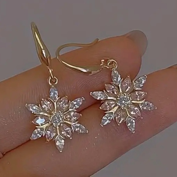 Jewelry | Snowflake Dangles | Poshmark